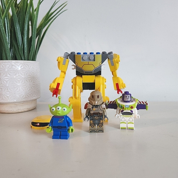 Lego | Toys | Lego Disney Pixar Lightyear Izzy Hawthorne Pizza Planet ...